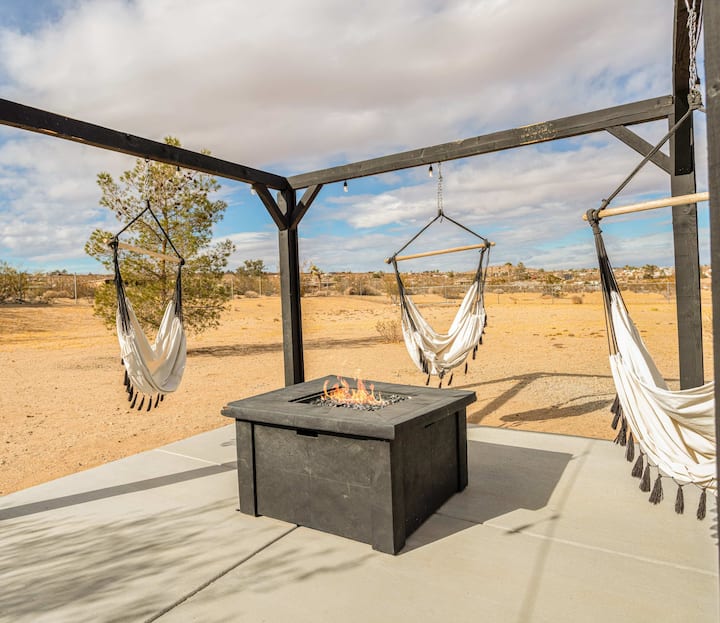 Desert Views, Hot Tub & Arcade Game Room Near Jtnp - Joshua Tree, CA