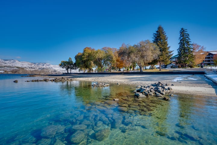 Resort-style Condo W/ Lake Chelan & Mtn Views - Chelan, WA