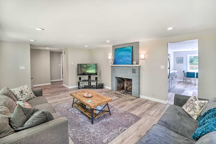 Mtn-view Deck & Fire Pit: Modern Gold Bar Escape - Index, WA