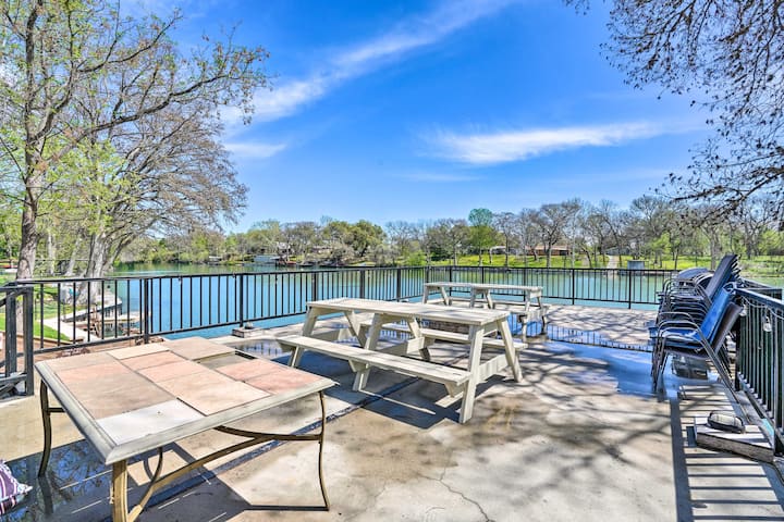 Families Welcome! 'Guadalupe River Lodge' W/ Dock - Texas