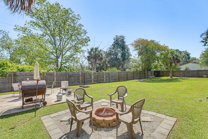 Screened Porch + Grill: Spacious Charleston Home! - Folly Beach, SC