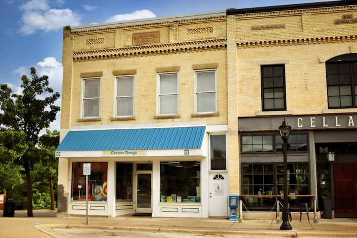 Mainstay In Elk Rapids, Splendid Views And Comfort - Elk Rapids, MI