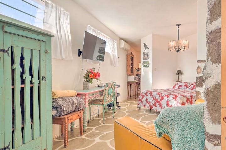Quirky Santa Cruz Studio W/ Shared Courtyard! - Española, NM