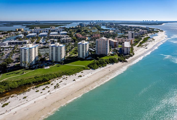 Penthouse Beachfront Condo W Pool - Fort Myers Beach, FL