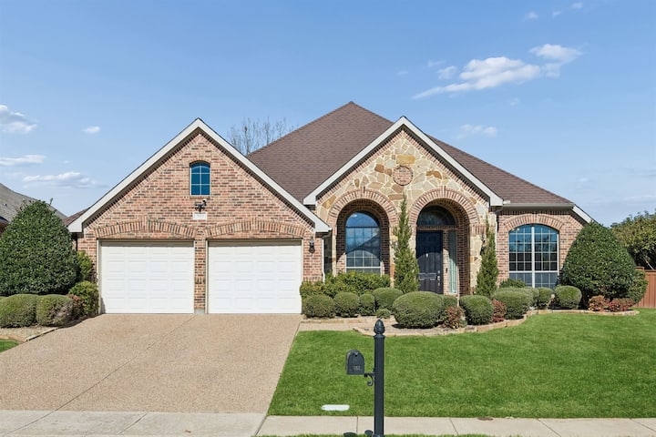 Tch - Comfy 4bd/2ba In Grandprairie With Workspace - Mansfield, TX