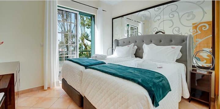 Coastal Retreat Ideal For Group Seeking Relaxation - Albufeira