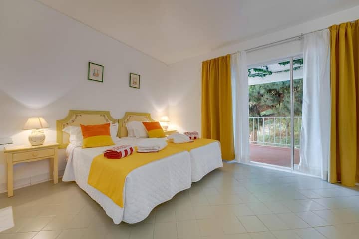 Calming Oura Beach Retreat Perfect For Family Trip - Albufeira