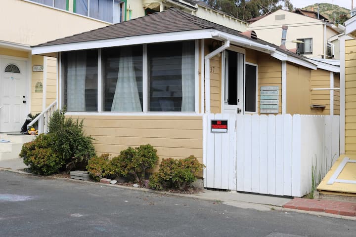 Walk To Beach & Main St: Catalina Island Cottage! - Avalon, CA