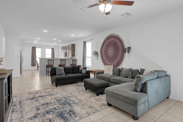 Spacious Stay • Foosball Loft • 5br/sleeps 10 - Spring, TX