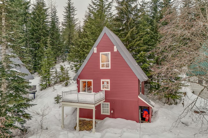 Snoqualmie Pass Cabin W/ Deck: Walk To Ski Lift - Snoqualmie Pass, WA