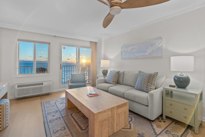 Coastal Living Luxury Oceanfront Condo, Pool Beach - Virginia Beach