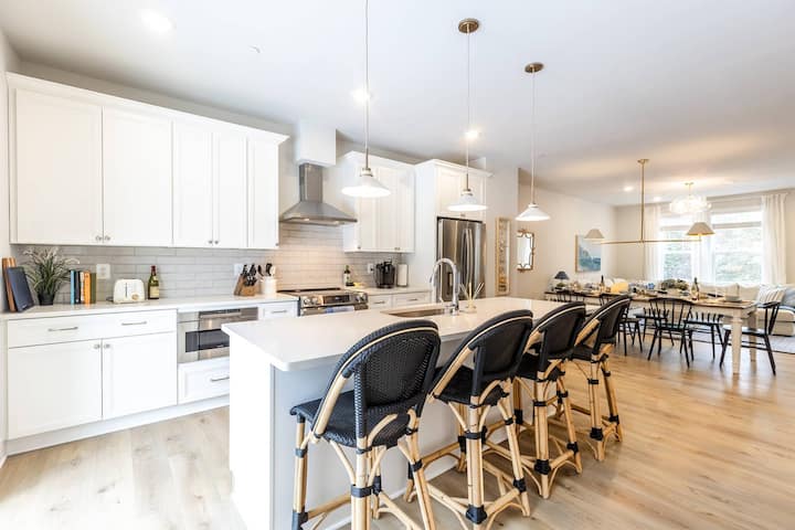 New Luxury Townhome Near Downtown Annapolis - Annapolis, MD