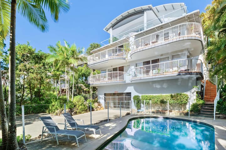 Noosa Hill Getaway - Walk To Beach + Shared Pool - Noosa