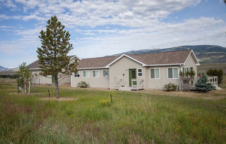 Paradise Found Fishing Cottage - Emigrant, MT