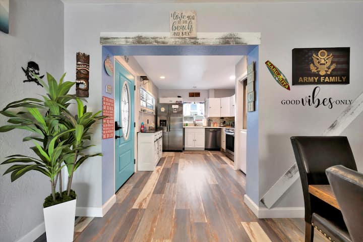 Sleep 5 Guests & Pets | Boat Parking Walk To Beach - Treasure Island, FL