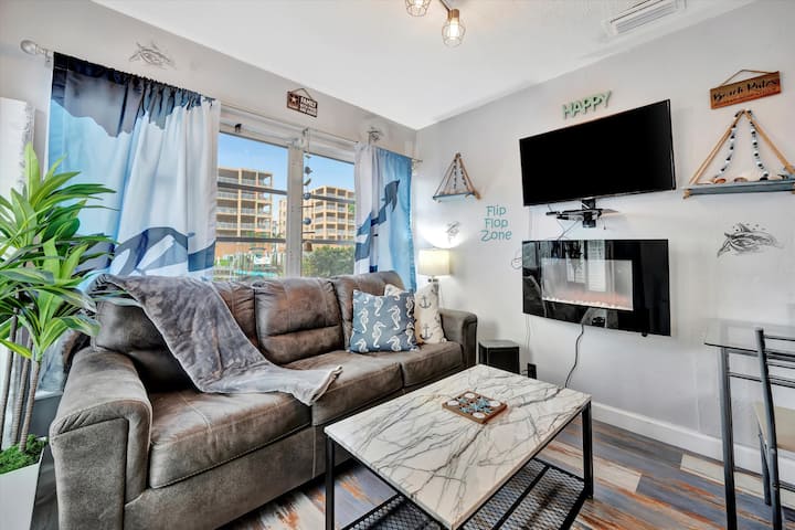 Private Waterfront Patio, Boat Dock 8 Mins 2 Beach - Treasure Island, FL