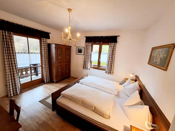 Double Room No. 4 At The Etzerschlössl Guesthouse - Berchtesgaden