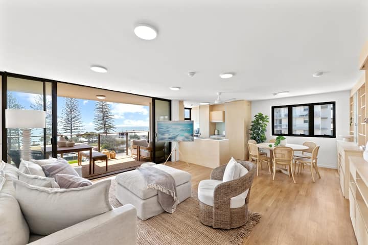 Renovated 3br Coastal Escape With Ocean Views - Sunshine Coast Queensland, Australia
