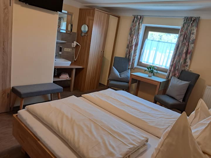 Standard Double Room With Shower, Toilet And Tv - Traunstein