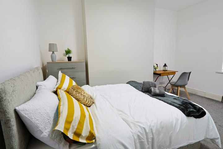 Elevate Suites Darlington Private Bathroom Room 5 - Darlington