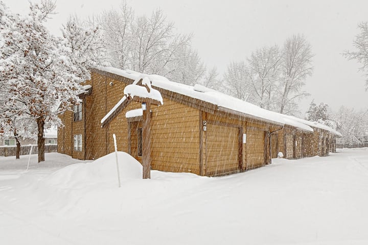 Lake Town Access Deck Pool Wood Stove - Ponderosa State Park, McCall