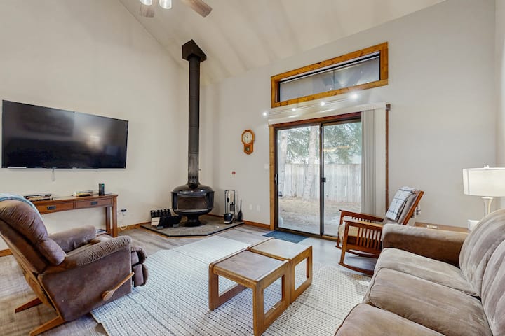 Cozy Condo Near Lake Pool, Jetted Tub & Patio - McCall, ID
