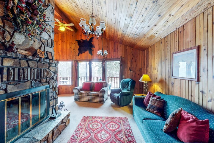 Rustic Cascade Cabin Near Lake Cascade Park - Cascade, ID