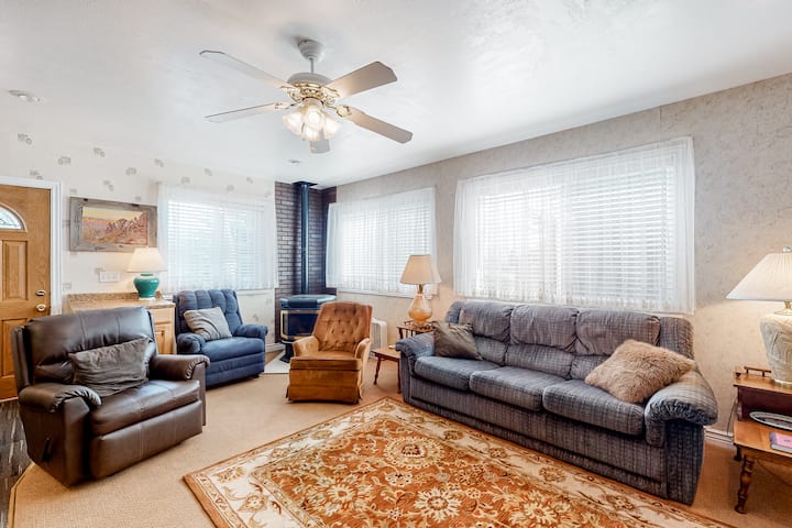 The Cottage | Walk To Shops & Cascade Lake - Cascade, ID