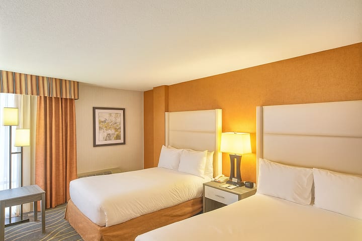 Comfortable Downtown Stay | Close To Airport - Portland, ME