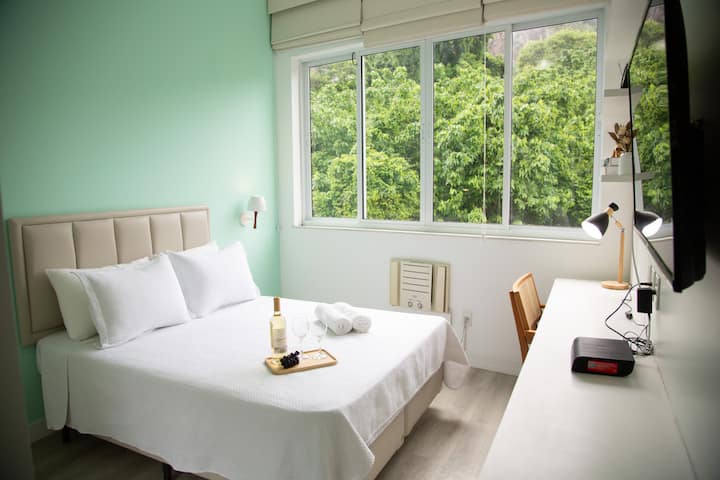 Copacabana 400m Da Praia | A/c, Wi-fi E Smart Tv - Brazil