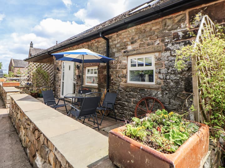 Sunbird Cottage - Leek