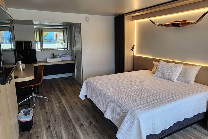 King | Hotel Pendleton | Historic District - Pendleton, OR