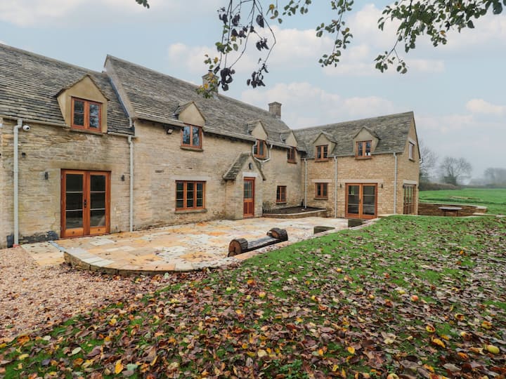 Manor Cottage - Cotswold Wildlife Park & Gardens