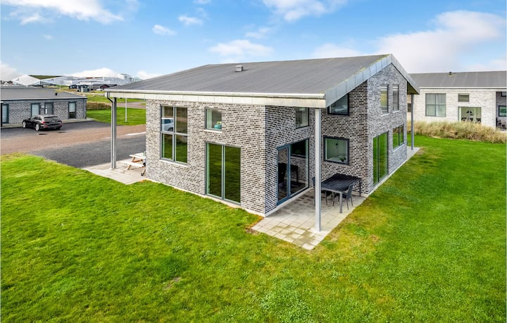 6 Bedroom Gorgeous Home In Ringkøbing - Søndervig