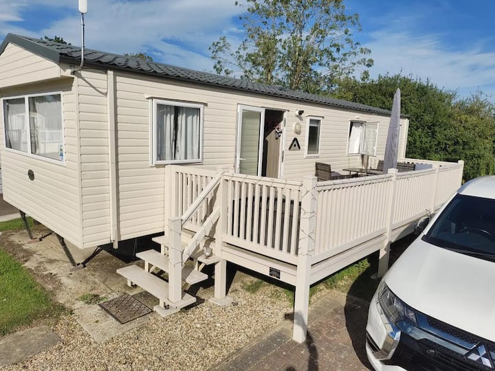 Caravan With Decking, Suffolk  Ref 60038o - Saxmundham