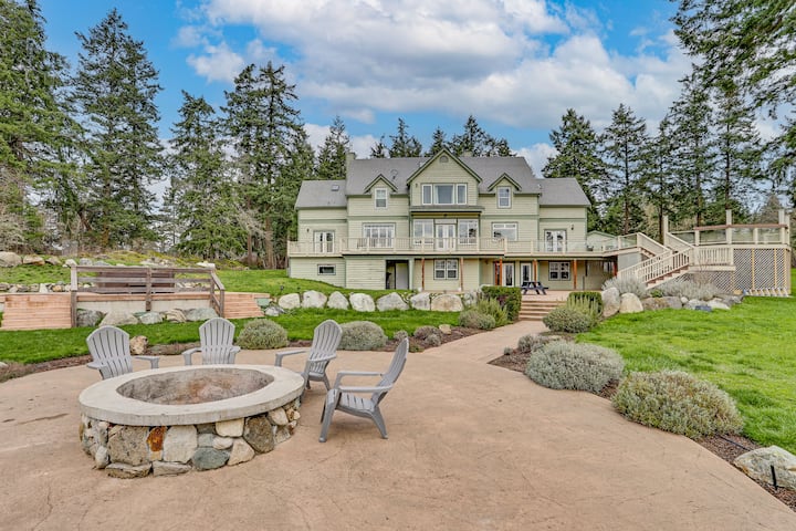 Hot Tub & Pond View! Private Friday Harbor Retreat - Friday Harbor, WA