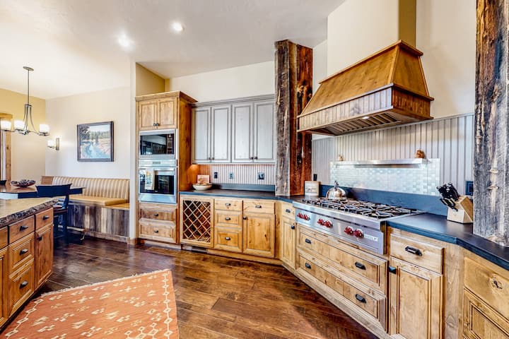 Luxury Townhome With Patio & Outdoor Fireplace - McCall, ID