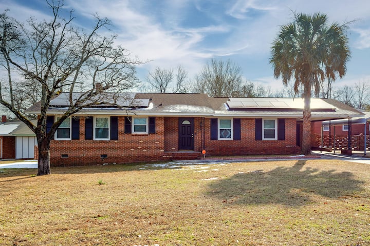 Near Medical Centers & Fort Jackson! Quiet Home - Columbia, SC