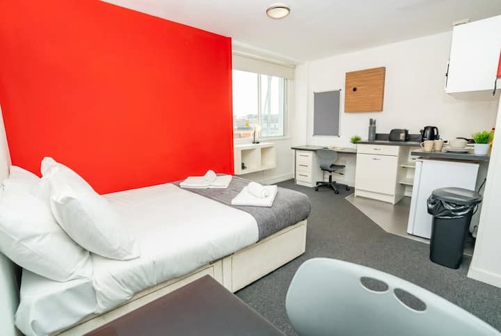 Modern Central Coventry Studio – Gym Access - Coventry