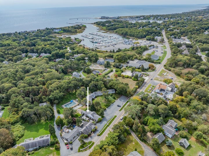Charming Cape Cod Cottage With Pool Near Red River - Chatham, MA