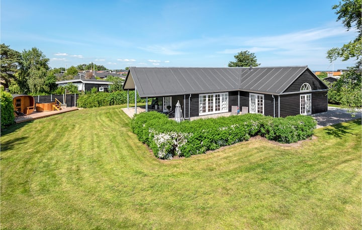 Amazing Home In Juelsminde With Sauna - Juelsminde