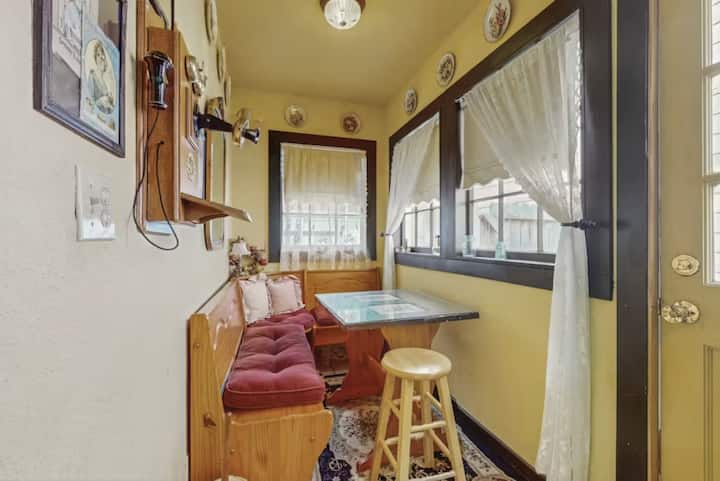 Historic Ferndale Home - Fortuna, CA