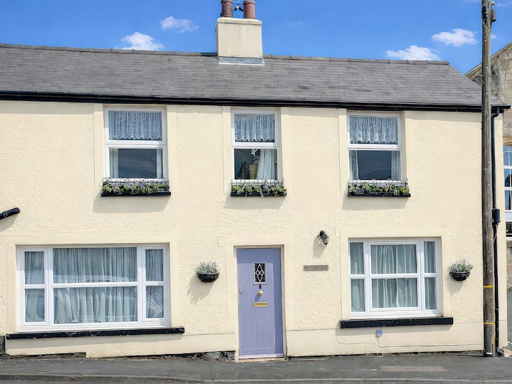 Waterfall Cottage - Rhyl