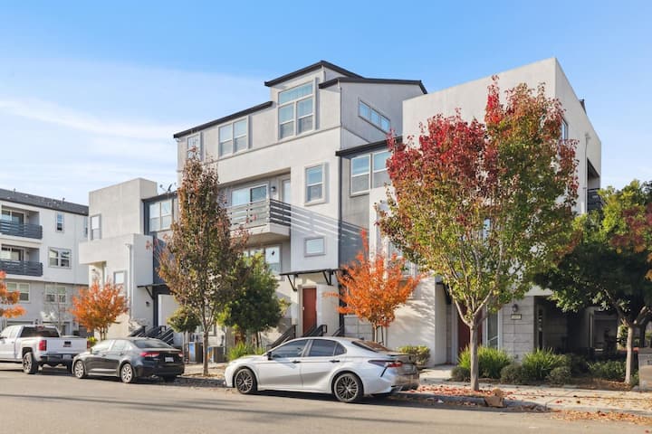 Bright 3br/3ba San Jose Townhome | Great Location - 米爾皮塔斯