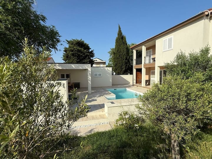 Maison De Vacances à Murter Avec Piscine - Bad Langensalza