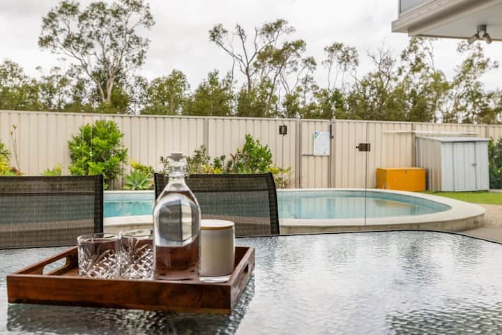 The Salty Anchor - Sandstone Point