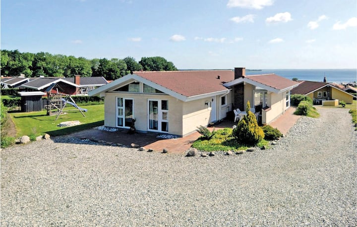 Awesome Home In Sjølund With Kitchen - Kolding
