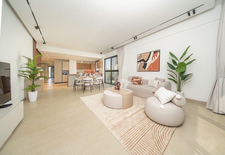 Luxury 3br With Golf & Lake Views - 아지만