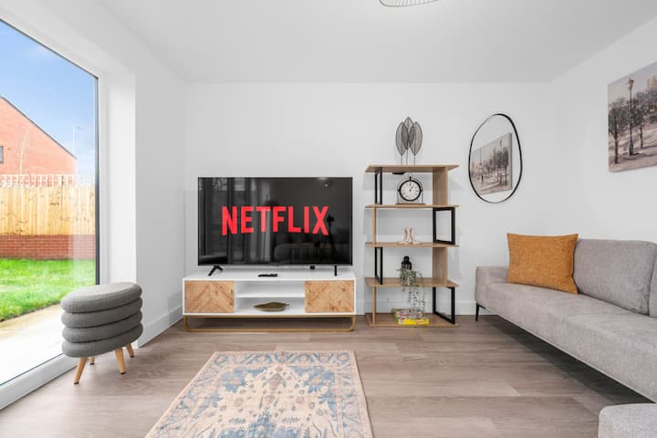 Luxurious Stylish: Modern Home - Manchester