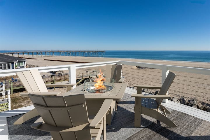 Oceanfront Escape With Fire Pit & Hot Tub - Carolina Beach, NC